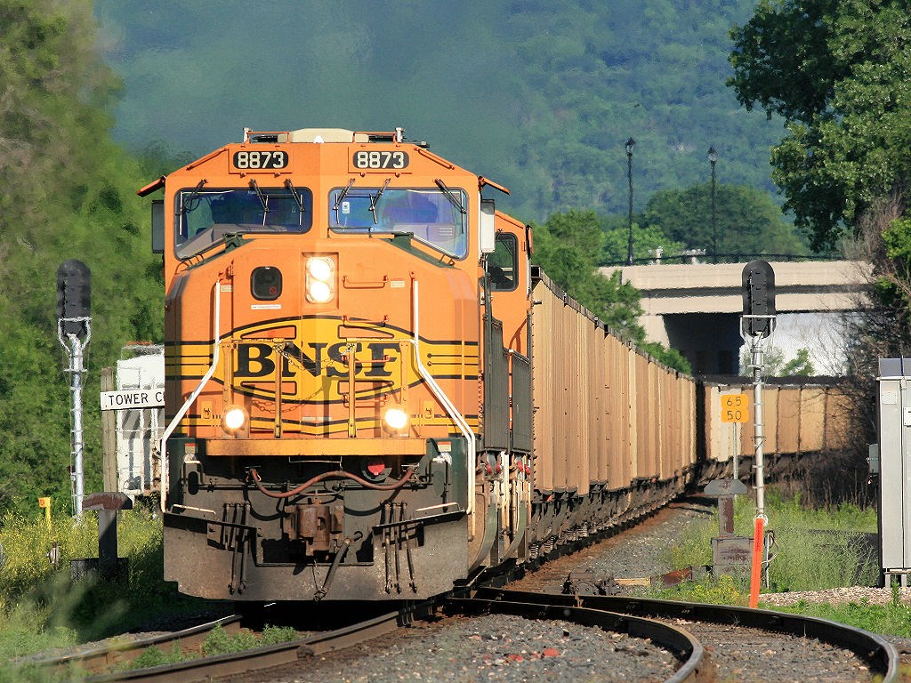 BNSF 8873